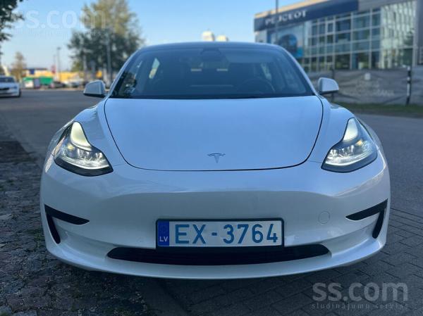Balts Tesla Model 3 2021 Rīga, ar dzinēja tilpumu 0.00 L un nobraukumu 110 tūkst. km par 22000 €, foto 2 vietnē AUTOMOTO.COM.LV
