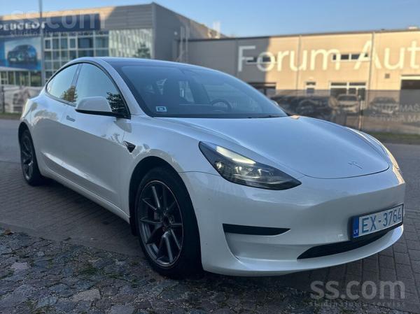 Balts Tesla Model 3 2021 Rīga, ar dzinēja tilpumu 0.00 L un nobraukumu 110 tūkst. km par 22000 €, foto 3 vietnē AUTOMOTO.COM.LV