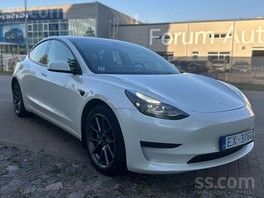 Balts Tesla Model 3 2021 Rīga, ar dzinēja tilpumu 0.00 L un nobraukumu 110 tūkst. km par 22000 €, foto 3 vietnē AUTOMOTO.COM.LV