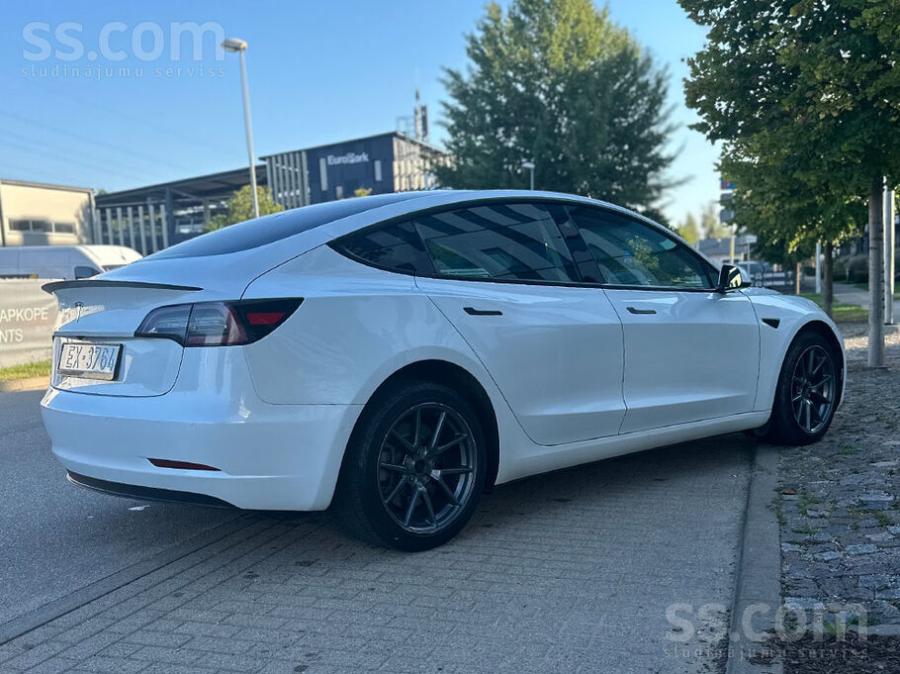 Balts Tesla Model 3 2021 Rīga, ar dzinēja tilpumu 0.00 L un nobraukumu 110 tūkst. km par 22000 €, foto 5 vietnē AUTOMOTO.COM.LV