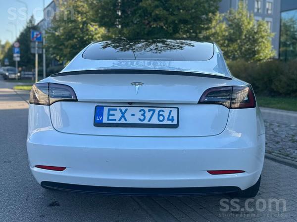 Balts Tesla Model 3 2021 Rīga, ar dzinēja tilpumu 0.00 L un nobraukumu 110 tūkst. km par 22000 €, foto 6 vietnē AUTOMOTO.COM.LV