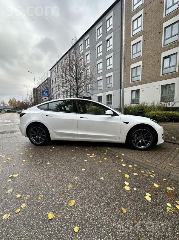 Balts Tesla Model 3 2021 Rīga, ar dzinēja tilpumu 0.00 L un nobraukumu 120 tūkst. km par 26000 €, foto 4 vietnē AUTOMOTO.COM.LV