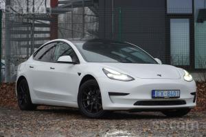 White Tesla Model 3 2021 in Riga, with an engine capacity of 0.00 L and mileage of 89 thousand km for 22390 €, photo 4 on AUTOMOTO.COM.LV