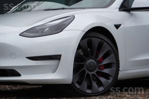 White Tesla Model 3 2021 in Riga, with an engine capacity of 0.00 L and mileage of 92 thousand km for 27990 €, photo 3 on AUTOMOTO.COM.LV