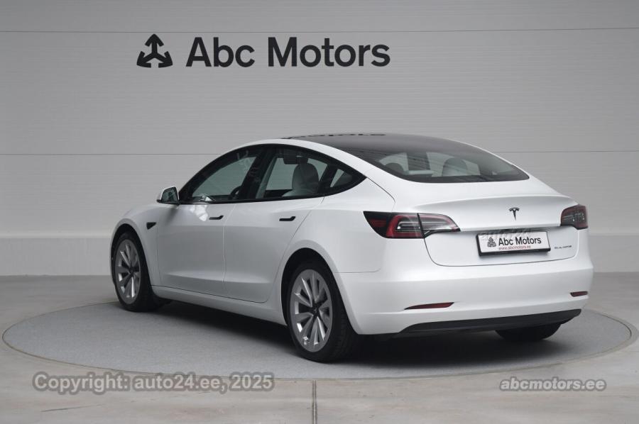 Balts Tesla Model 3 2021 Tallina, ar dzinēja tilpumu 0.00 L un nobraukumu 56 tūkst. km par 29900 €, foto 6 vietnē AUTOMOTO.COM.LV