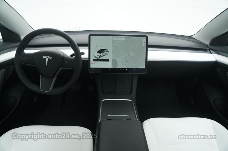 Balts Tesla Model 3 2021 Tallina, ar dzinēja tilpumu 0.00 L un nobraukumu 56 tūkst. km par 29900 €, foto 8 vietnē AUTOMOTO.COM.LV