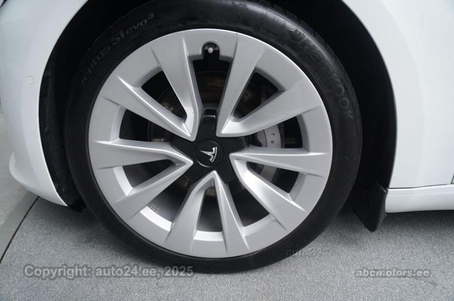 Balts Tesla Model 3 2021 Tallina, ar dzinēja tilpumu 0.00 L un nobraukumu 56 tūkst. km par 29900 €, foto 12 vietnē AUTOMOTO.COM.LV