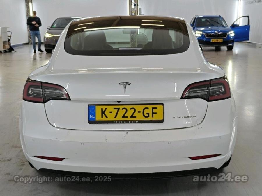 White Tesla Model 3 2021 in Viljandi, with an engine capacity of 0.00 L and mileage of 114 thousand km for 25800 €, photo 5 on AUTOMOTO.COM.LV
