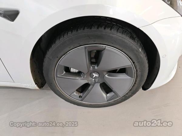 Balts Tesla Model 3 2021 Viljandi, ar dzinēja tilpumu 0.00 L un nobraukumu 114 tūkst. km par 25800 €, foto 11 vietnē AUTOMOTO.COM.LV