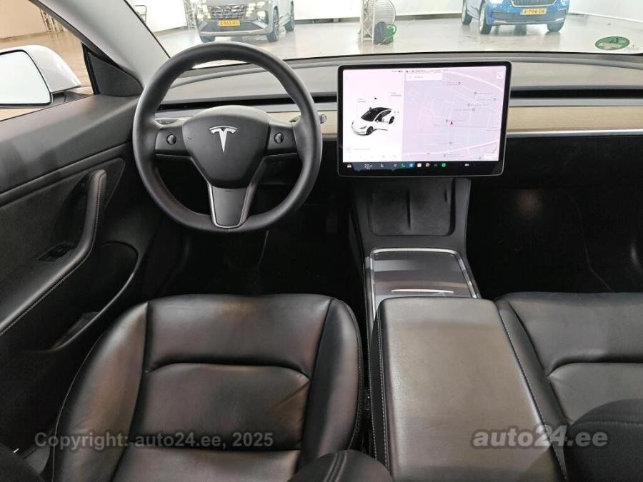 White Tesla Model 3 2021 in Viljandi, with an engine capacity of 0.00 L and mileage of 114 thousand km for 25800 €, photo 12 on AUTOMOTO.COM.LV