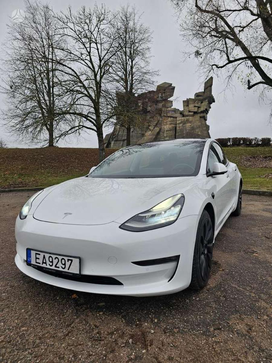 Balts Tesla Model 3 2021 Kauņa, ar dzinēja tilpumu 0.00 L un nobraukumu 134 tūkst. km par 24999 €, foto 2 vietnē AUTOMOTO.COM.LV