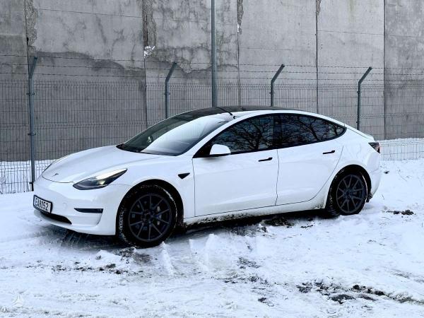 White Tesla Model 3 2021 in Klaipeda, with an engine capacity of 0.00 L and mileage of 53 thousand km for 19500 €, photo 3 on AUTOMOTO.COM.LV