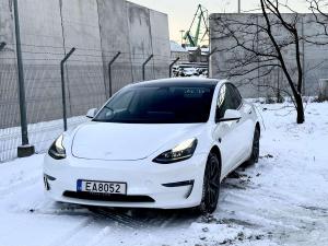 White Tesla Model 3 2021 in Klaipeda, with an engine capacity of 0.00 L and mileage of 53 thousand km for 19500 €, photo 4 on AUTOMOTO.COM.LV