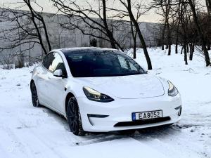 White Tesla Model 3 2021 in Klaipeda, with an engine capacity of 0.00 L and mileage of 53 thousand km for 19500 €, photo 5 on AUTOMOTO.COM.LV