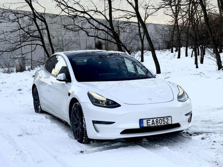 White Tesla Model 3 2021 in Klaipeda, with an engine capacity of 0.00 L and mileage of 53 thousand km for 19500 €, photo 5 on AUTOMOTO.COM.LV