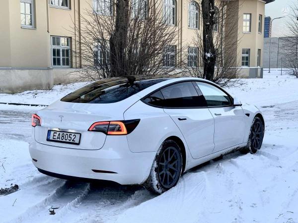 White Tesla Model 3 2021 in Klaipeda, with an engine capacity of 0.00 L and mileage of 53 thousand km for 19500 €, photo 8 on AUTOMOTO.COM.LV