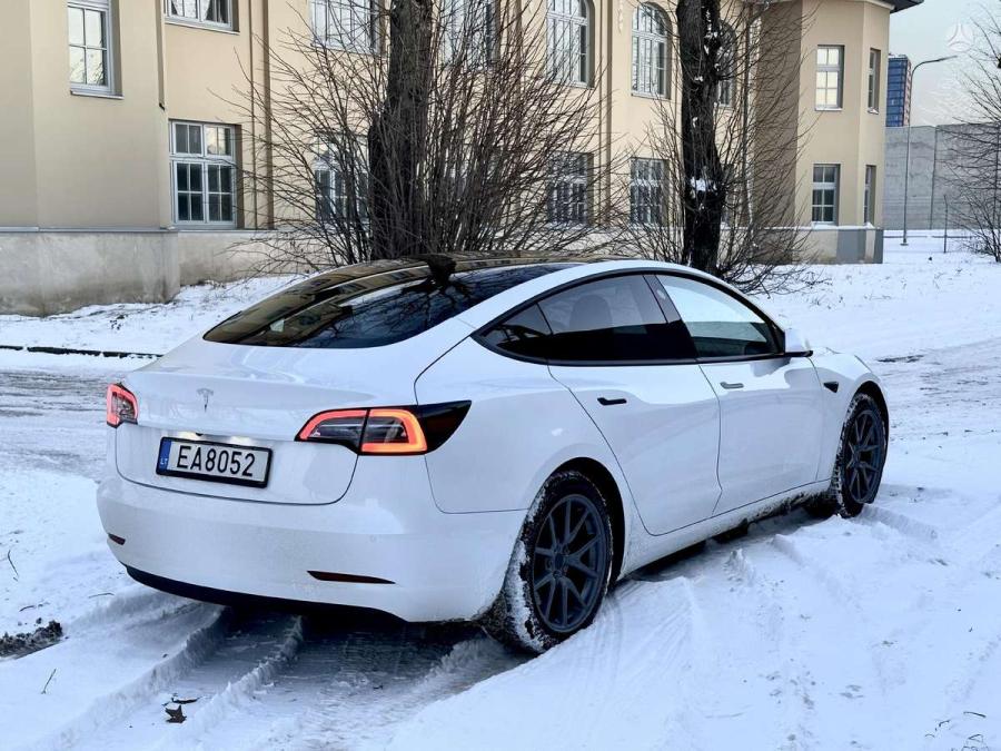 White Tesla Model 3 2021 in Klaipeda, with an engine capacity of 0.00 L and mileage of 53 thousand km for 19500 €, photo 8 on AUTOMOTO.COM.LV