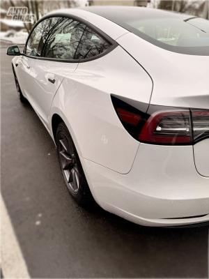 Balts Tesla Model 3 2021 Viļņa, ar dzinēja tilpumu 0.00 L un nobraukumu 93 tūkst. km par 23999 €, foto 3 vietnē AUTOMOTO.COM.LV