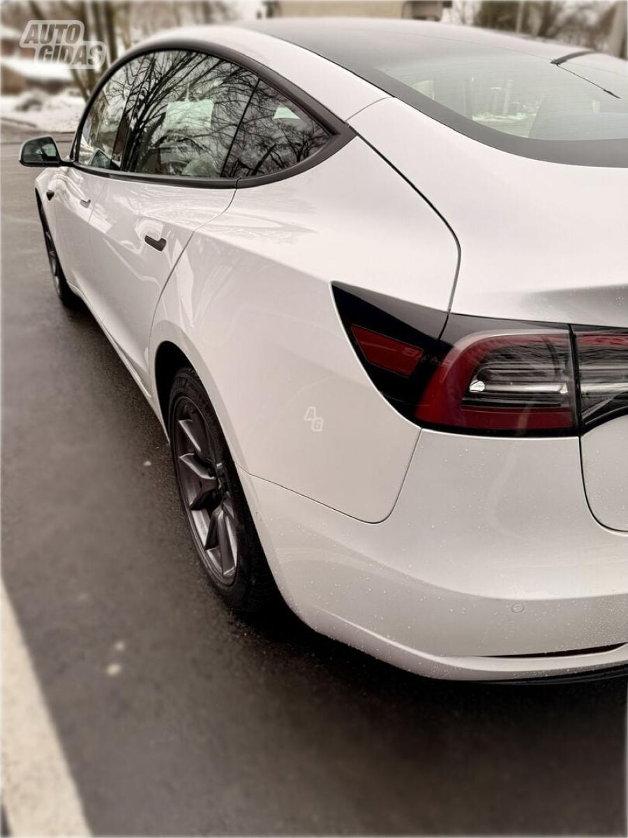 Balts Tesla Model 3 2021 Viļņa, ar dzinēja tilpumu 0.00 L un nobraukumu 93 tūkst. km par 23999 €, foto 3 vietnē AUTOMOTO.COM.LV