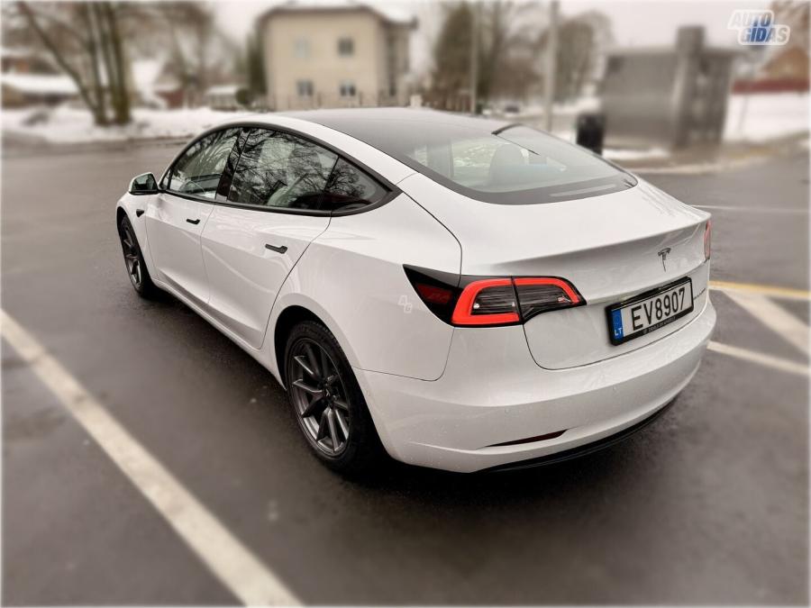 Balts Tesla Model 3 2021 Viļņa, ar dzinēja tilpumu 0.00 L un nobraukumu 93 tūkst. km par 23999 €, foto 4 vietnē AUTOMOTO.COM.LV