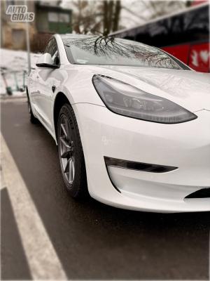 Balts Tesla Model 3 2021 Viļņa, ar dzinēja tilpumu 0.00 L un nobraukumu 93 tūkst. km par 23999 €, foto 8 vietnē AUTOMOTO.COM.LV