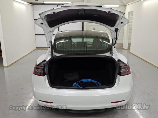 White Tesla Model 3 2021 in Tallinn, with an engine capacity of 0.00 L and mileage of 141 thousand km for 23900 €, photo 6 on AUTOMOTO.COM.LV