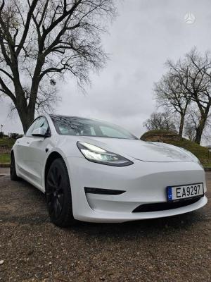 White Tesla Model 3 2021 in Kaunas, with an engine capacity of 0.00 L and mileage of 134 thousand km for 24399 €, photo  on AUTOMOTO.COM.LV