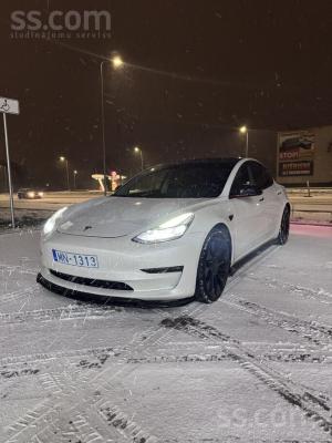 White Tesla Model 3 2021 in Riga, with an engine capacity of 0.00 L and mileage of 62 thousand km for 32000 €, photo  on AUTOMOTO.COM.LV