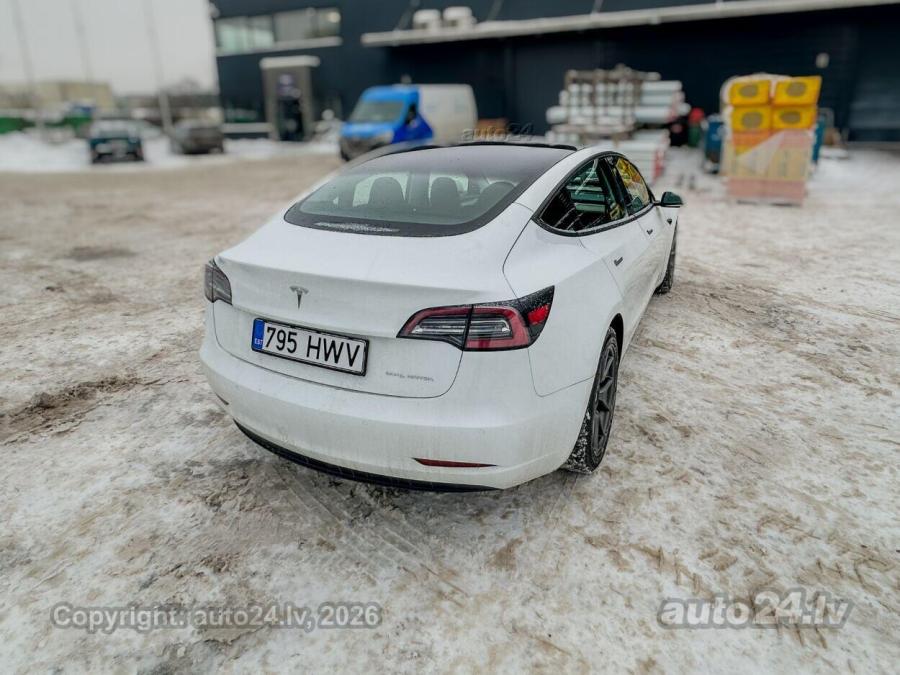White Tesla Model 3 2021 in Tallinn, with an engine capacity of 0.00 L and mileage of 89 thousand km for 27490 €, photo 4 on AUTOMOTO.COM.LV