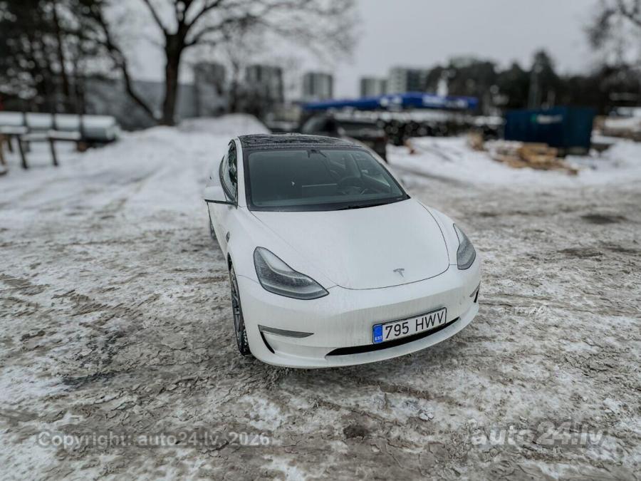 White Tesla Model 3 2021 in Tallinn, with an engine capacity of 0.00 L and mileage of 89 thousand km for 27490 €, photo 5 on AUTOMOTO.COM.LV