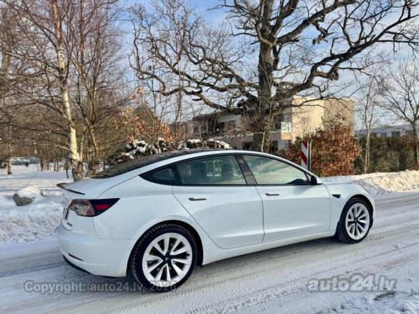 White Tesla Model 3 2021 in Tallinn, with an engine capacity of 0.00 L and mileage of 140 thousand km for 23900 €, photo 7 on AUTOMOTO.COM.LV