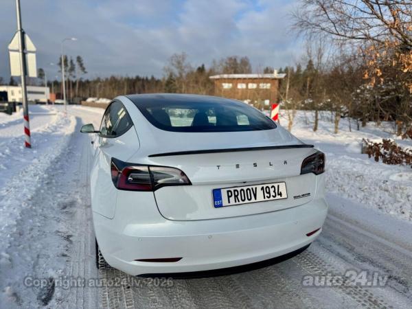 White Tesla Model 3 2021 in Tallinn, with an engine capacity of 0.00 L and mileage of 140 thousand km for 23900 €, photo 10 on AUTOMOTO.COM.LV