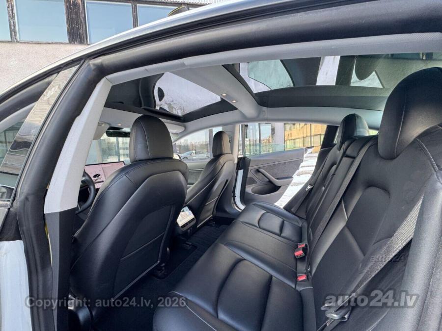 Balts Tesla Model 3 2021 Tallina, ar dzinēja tilpumu 0.00 L un nobraukumu 140 tūkst. km par 23900 €, foto 15 vietnē AUTOMOTO.COM.LV