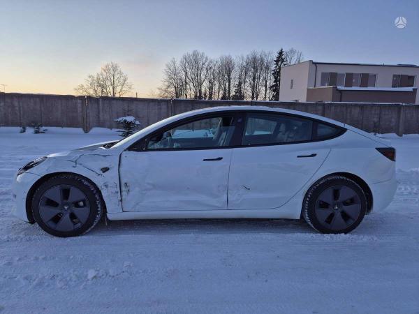 Balts Tesla Model 3 2021 Mažeikiai, ar dzinēja tilpumu 0.00 L un nobraukumu 152 tūkst. km par 14900 €, foto 2 vietnē AUTOMOTO.COM.LV