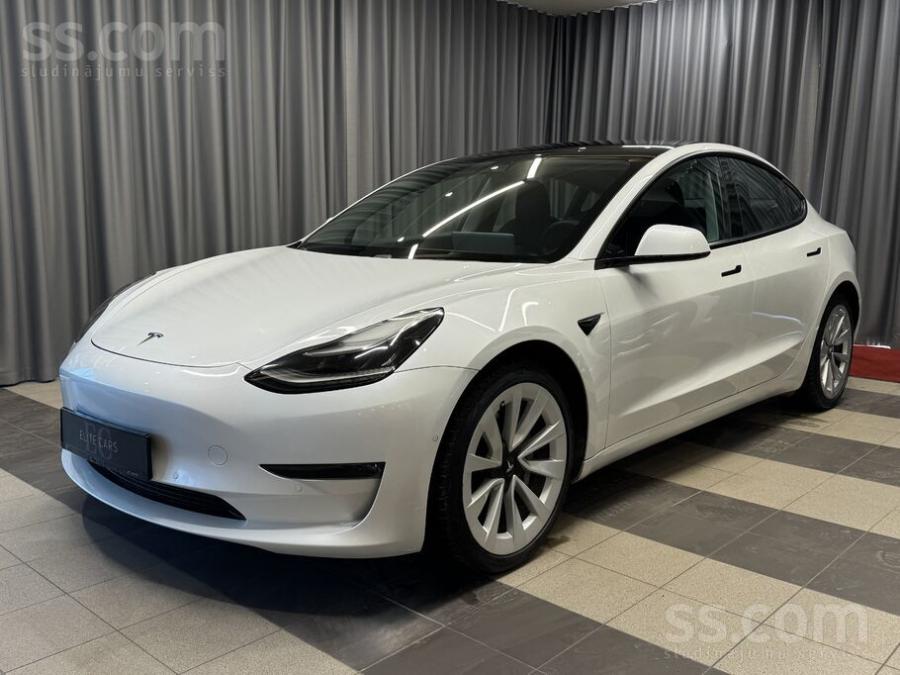 White Tesla Model 3 2021 in Riga, with an engine capacity of 0.00 L and mileage of 115 thousand km for 24990 €, photo 1 on AUTOMOTO.COM.LV