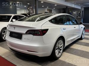 White Tesla Model 3 2021 in Riga, with an engine capacity of 0.00 L and mileage of 115 thousand km for 24990 €, photo 4 on AUTOMOTO.COM.LV