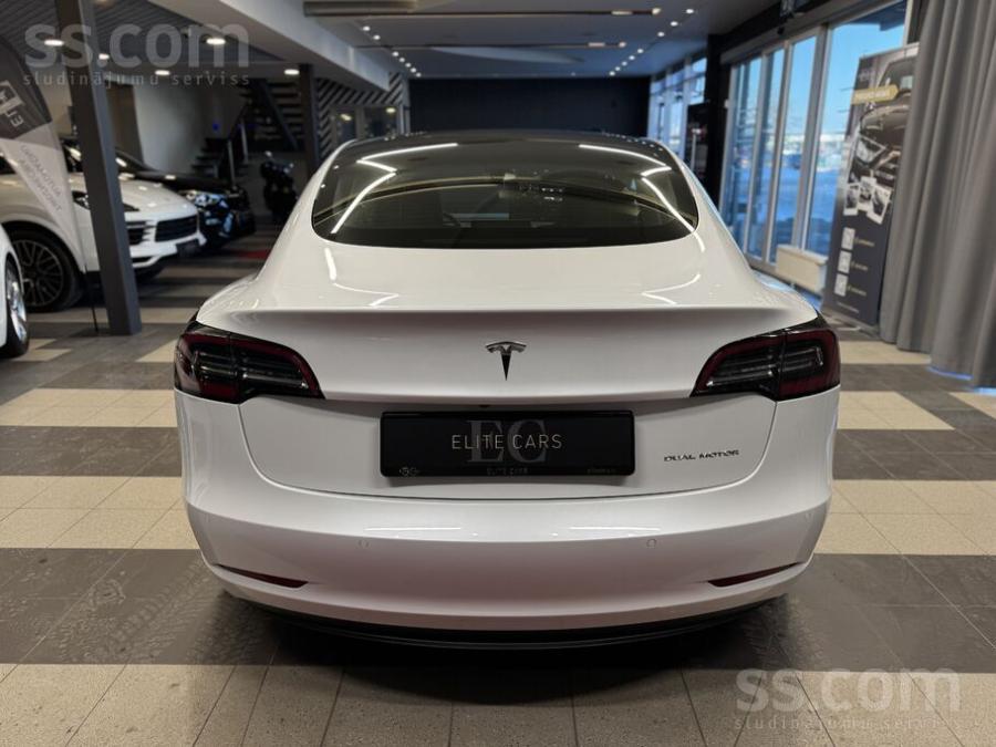 White Tesla Model 3 2021 in Riga, with an engine capacity of 0.00 L and mileage of 115 thousand km for 24990 €, photo 5 on AUTOMOTO.COM.LV