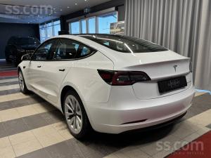 White Tesla Model 3 2021 in Riga, with an engine capacity of 0.00 L and mileage of 115 thousand km for 24990 €, photo 6 on AUTOMOTO.COM.LV