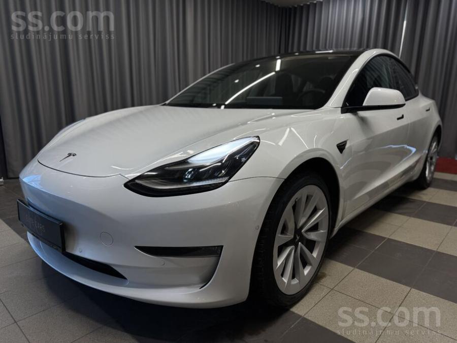 White Tesla Model 3 2021 in Riga, with an engine capacity of 0.00 L and mileage of 115 thousand km for 24990 €, photo 26 on AUTOMOTO.COM.LV