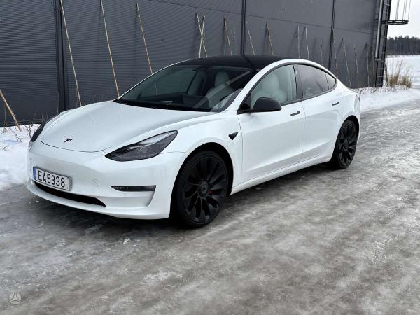 Balts Tesla Model 3 2021 Viļņa, ar dzinēja tilpumu 0.00 L un nobraukumu 90 tūkst. km par 15000 €, foto 1 vietnē AUTOMOTO.COM.LV