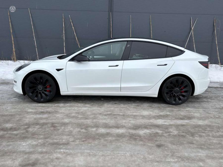Balts Tesla Model 3 2021 Viļņa, ar dzinēja tilpumu 0.00 L un nobraukumu 90 tūkst. km par 15000 €, foto 2 vietnē AUTOMOTO.COM.LV