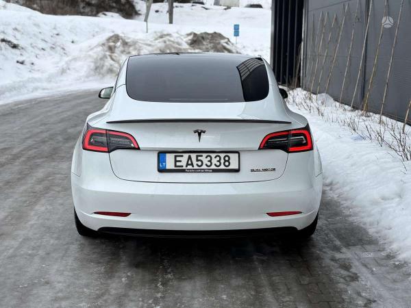 Balts Tesla Model 3 2021 Viļņa, ar dzinēja tilpumu 0.00 L un nobraukumu 90 tūkst. km par 15000 €, foto 4 vietnē AUTOMOTO.COM.LV
