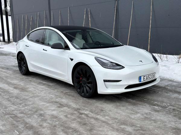 Balts Tesla Model 3 2021 Viļņa, ar dzinēja tilpumu 0.00 L un nobraukumu 90 tūkst. km par 15000 €, foto 5 vietnē AUTOMOTO.COM.LV