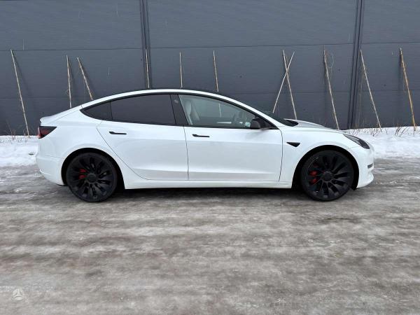 Balts Tesla Model 3 2021 Viļņa, ar dzinēja tilpumu 0.00 L un nobraukumu 90 tūkst. km par 15000 €, foto 6 vietnē AUTOMOTO.COM.LV