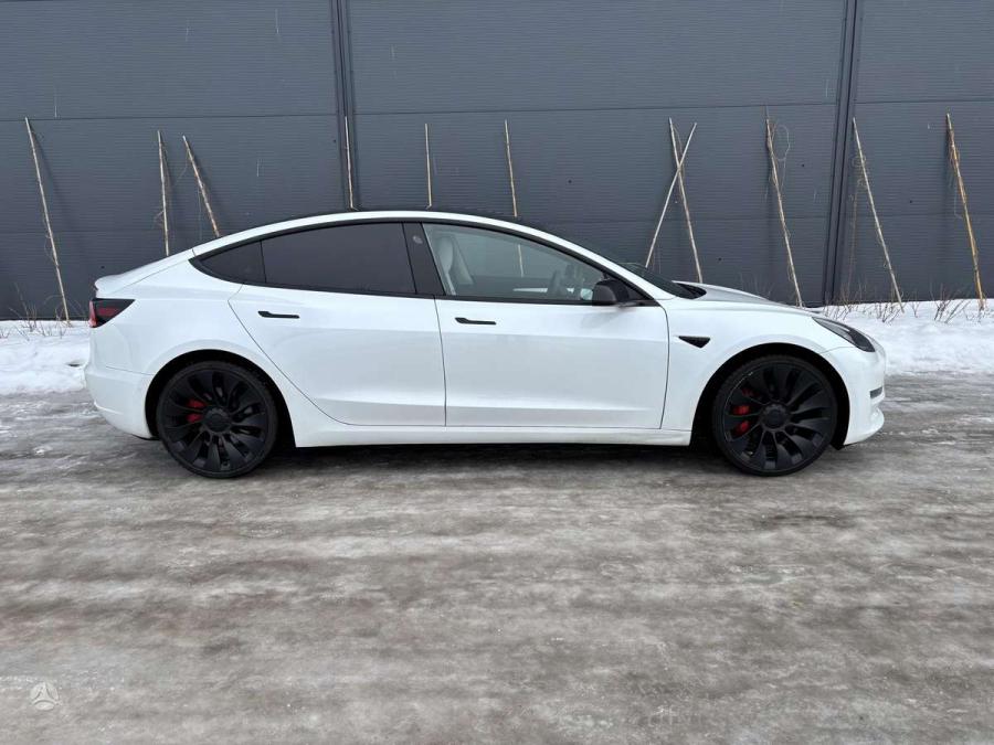 Balts Tesla Model 3 2021 Viļņa, ar dzinēja tilpumu 0.00 L un nobraukumu 90 tūkst. km par 15000 €, foto 6 vietnē AUTOMOTO.COM.LV