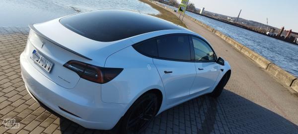 Balts Tesla Model 3 2021 Kauņa, ar dzinēja tilpumu 0.00 L un nobraukumu 106 tūkst. km par 20990 €, foto 3 vietnē AUTOMOTO.COM.LV