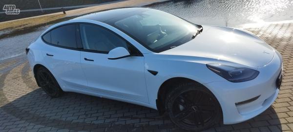 White Tesla Model 3 2021 in Kaunas, with an engine capacity of 0.00 L and mileage of 106 thousand km for 20990 €, photo 2 on AUTOMOTO.COM.LV