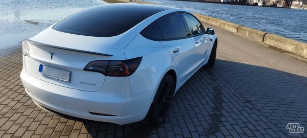White Tesla Model 3 2021 in Kaunas, with an engine capacity of 0.00 L and mileage of 106 thousand km for 20990 €, photo 7 on AUTOMOTO.COM.LV