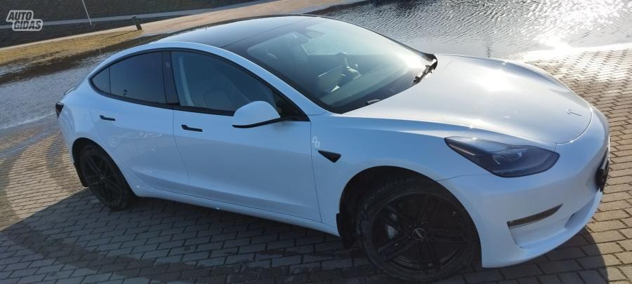 White Tesla Model 3 2021 in Kaunas, with an engine capacity of 0.00 L and mileage of 106 thousand km for 21000 €, photo 2 on AUTOMOTO.COM.LV