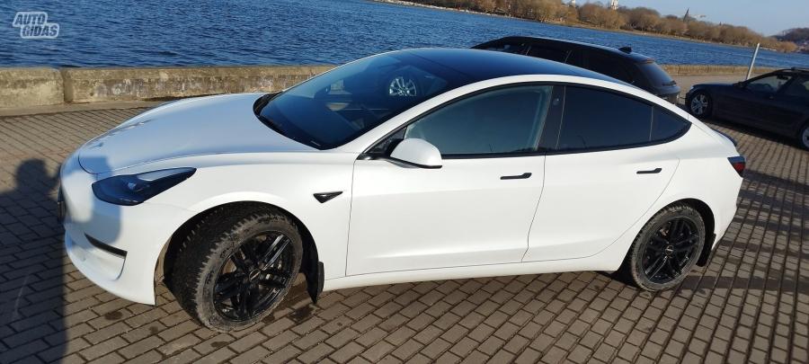 White Tesla Model 3 2021 in Kaunas, with an engine capacity of 0.00 L and mileage of 106 thousand km for 21000 €, photo 5 on AUTOMOTO.COM.LV
